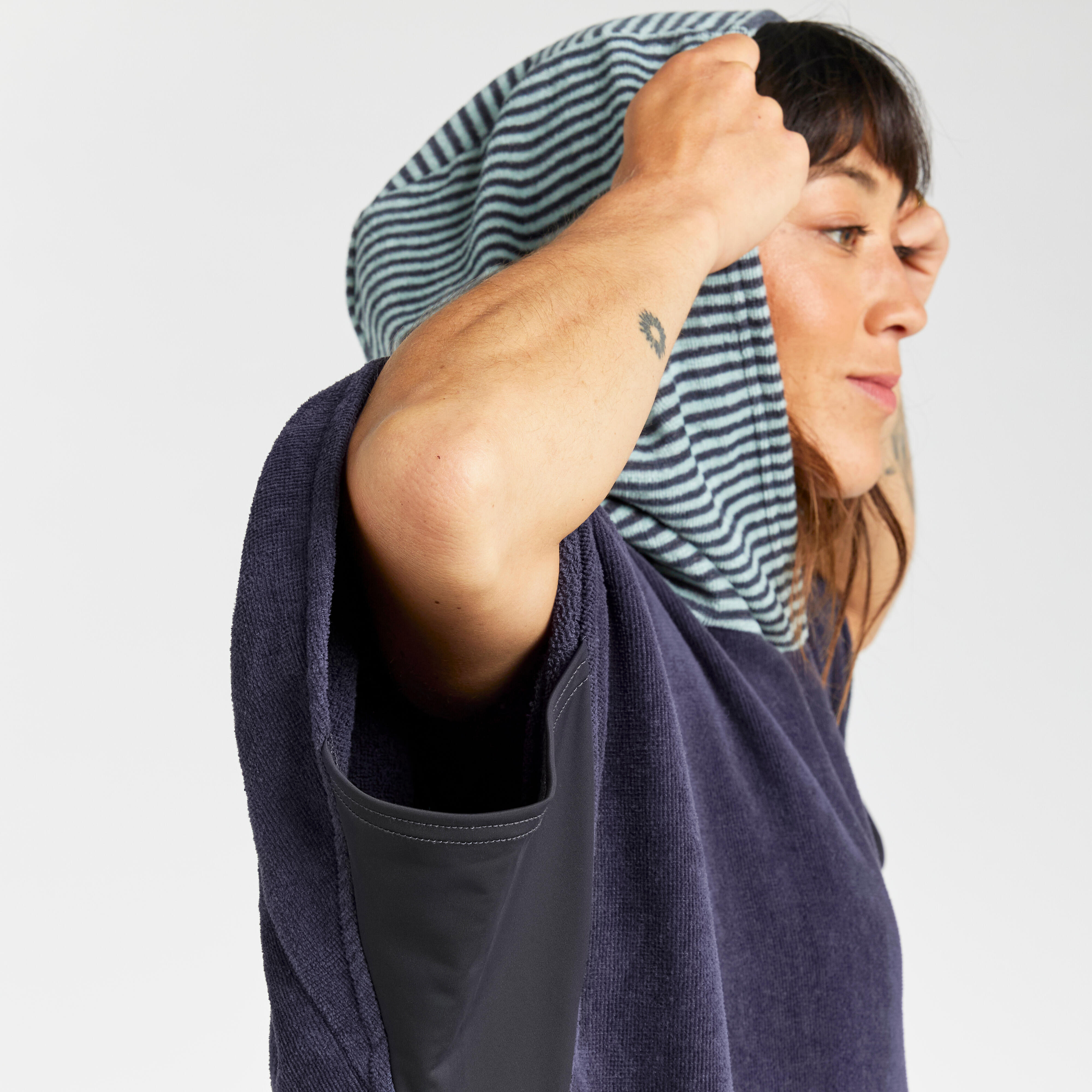 Adult surf beach poncho -150 cm, 900 Fish blue grey - Decathlon