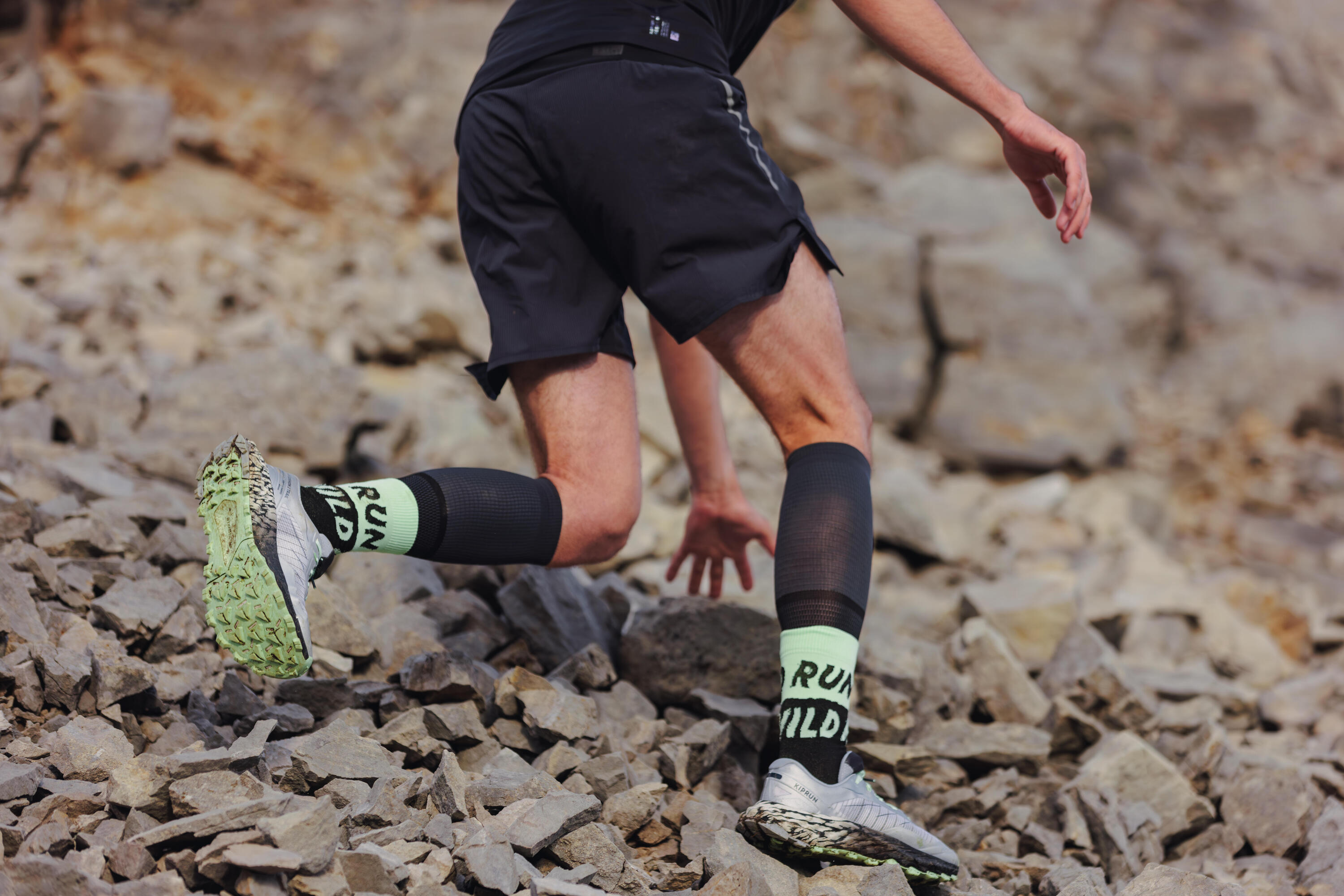 Men's Trail Running Shorts-KIPRUN Run 900 Ultra-Carbon Grey KIPRUN ...