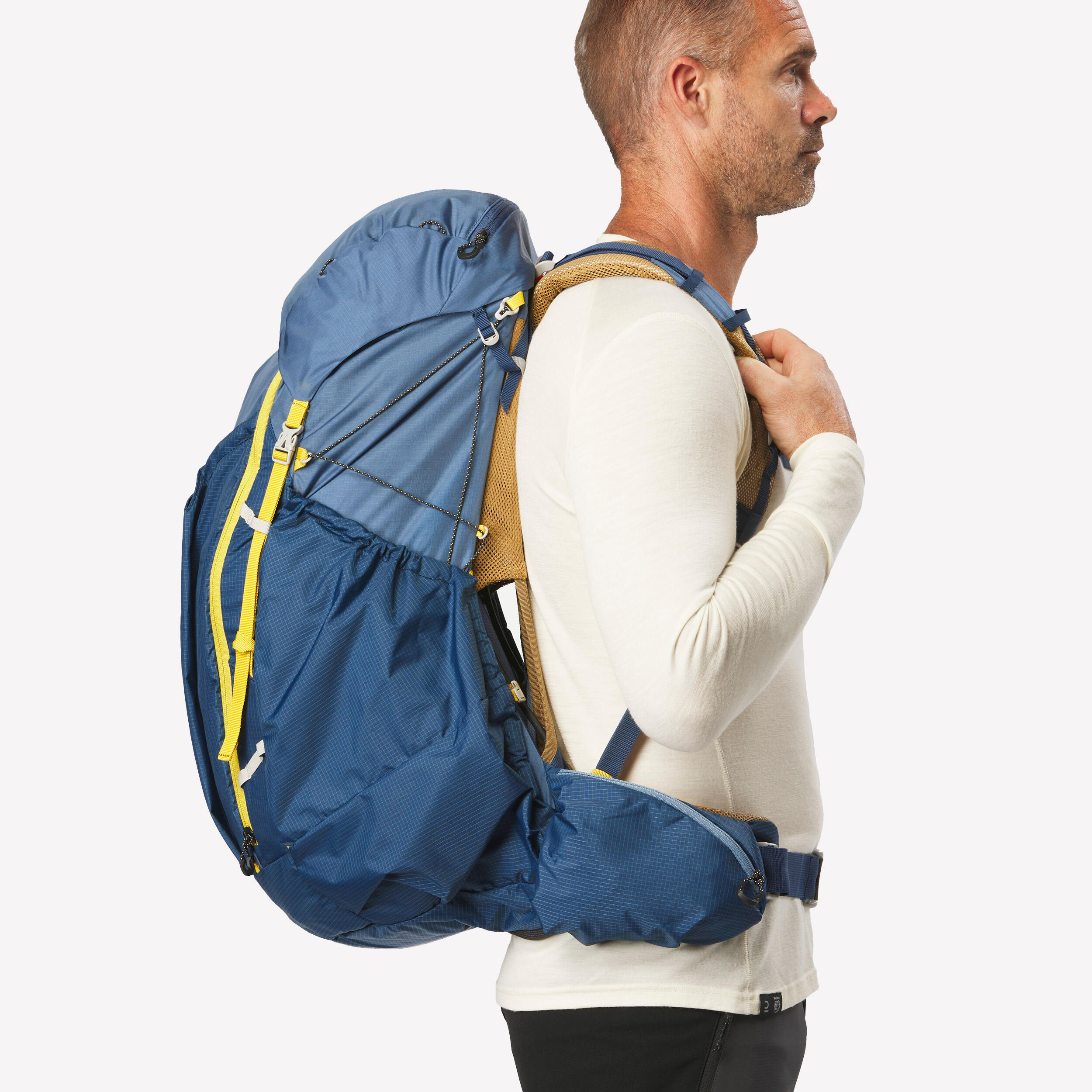 Mochila de trekking ligera de 50+10 L para hombre MT900 Light - Decathlon