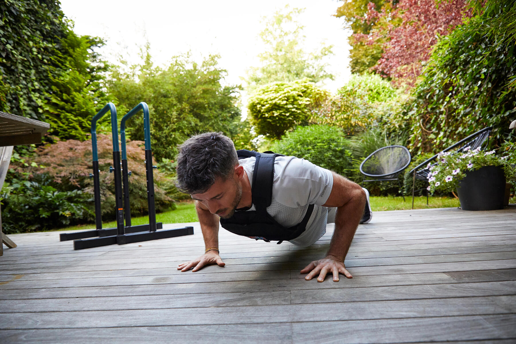 Pompki tygrysie (tiger pushups) – ćwiczenie z kalisteniki