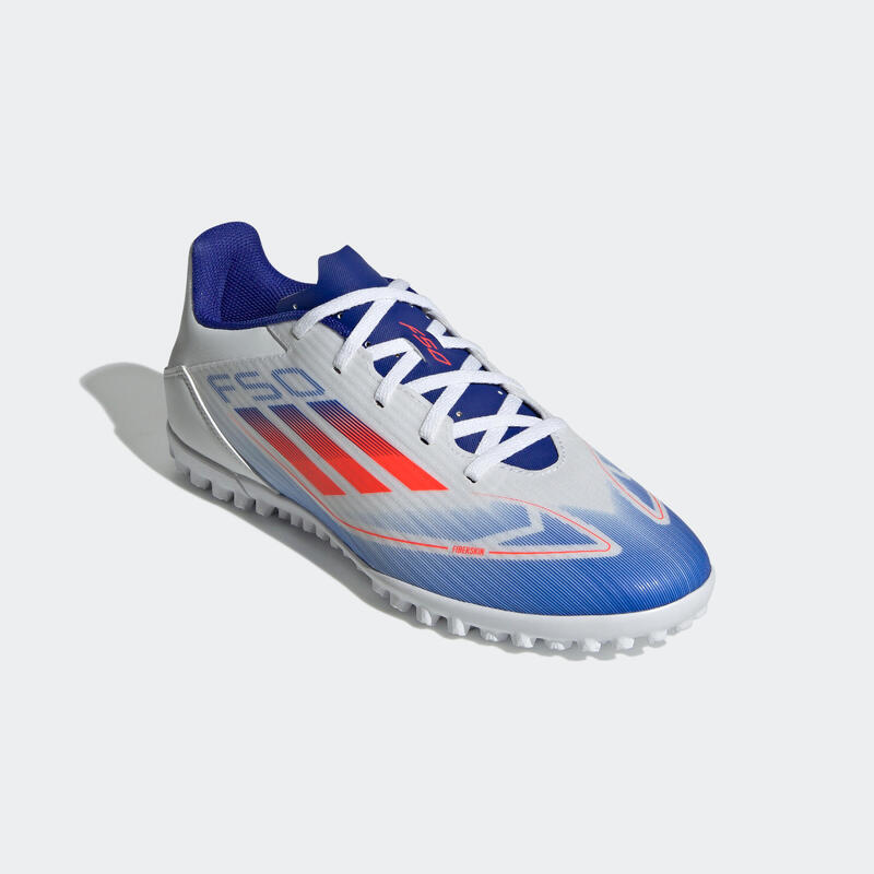 Botas de fútbol multitacos Adidas F50 Club Turf Adulto Blanco | Decathlon