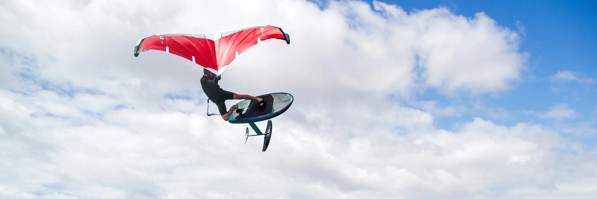 Co to jest kite foil i czym różni się od kitesurfingu?