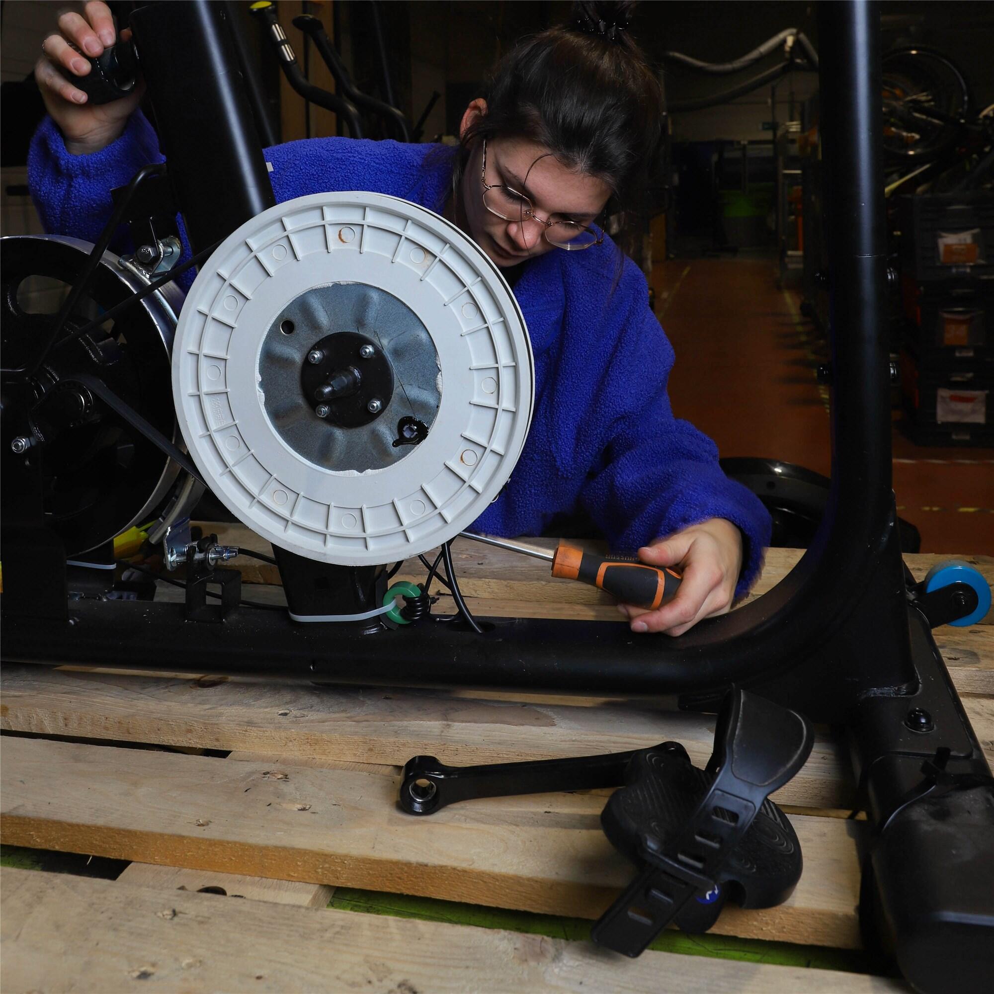 Cross Trainer Belt Replacement - Workshop - Decathlon