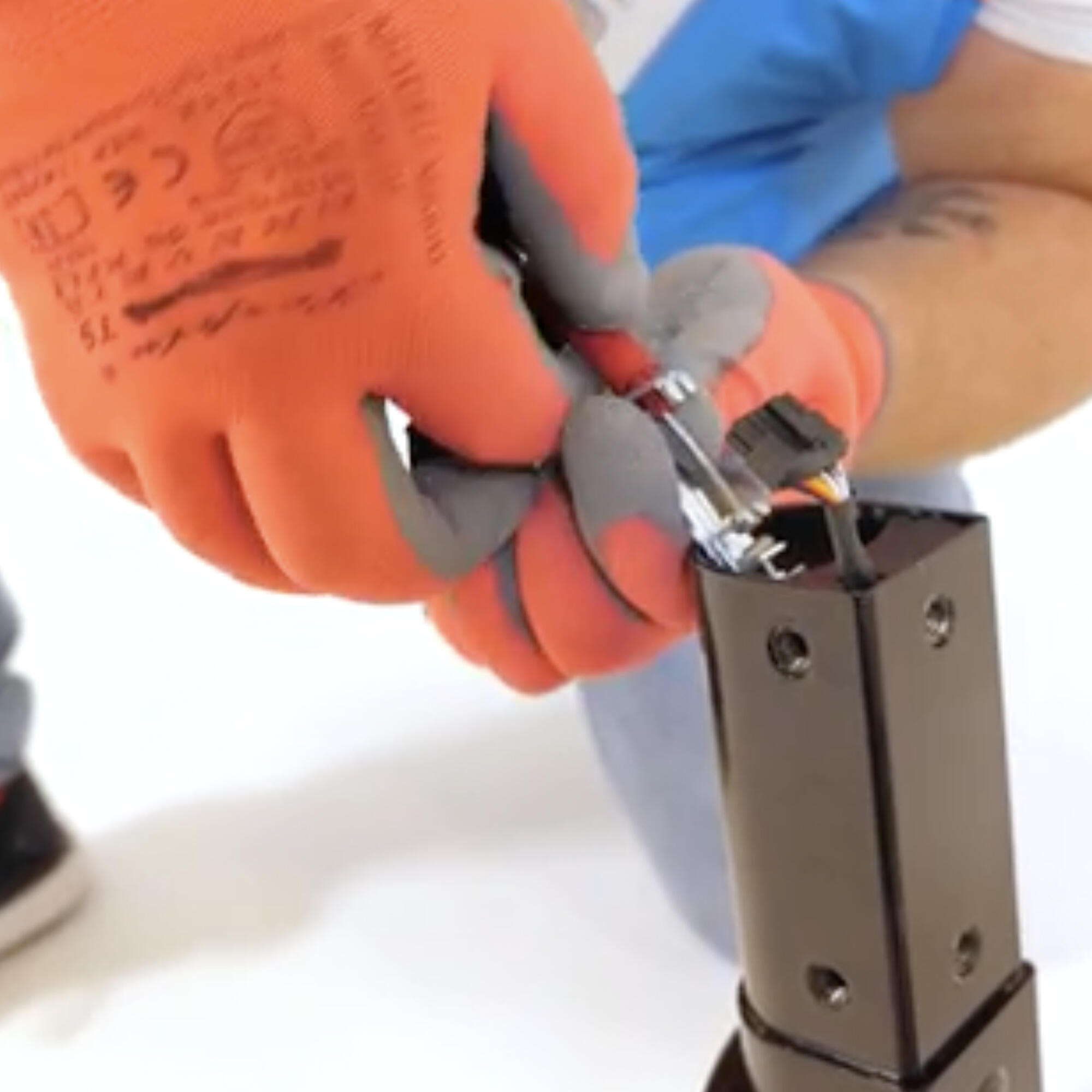 Cross Trainer Bottom Wire Replacement - Workshop - Decathlon