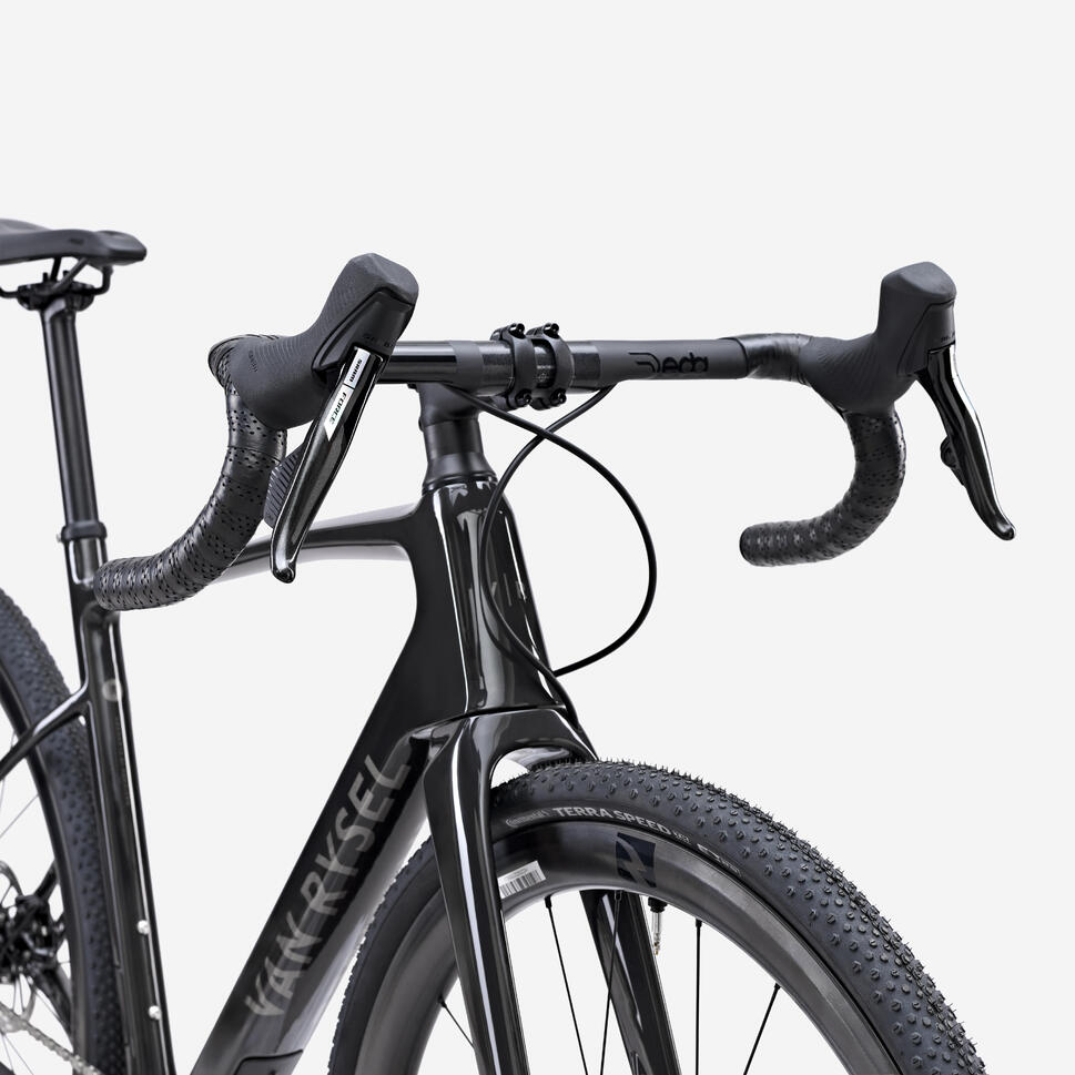 VELO GRAVEL VAN RYSEL GCR SRAM FORCE AXS XPLR CARBONE BRUT VAN RYSEL ...