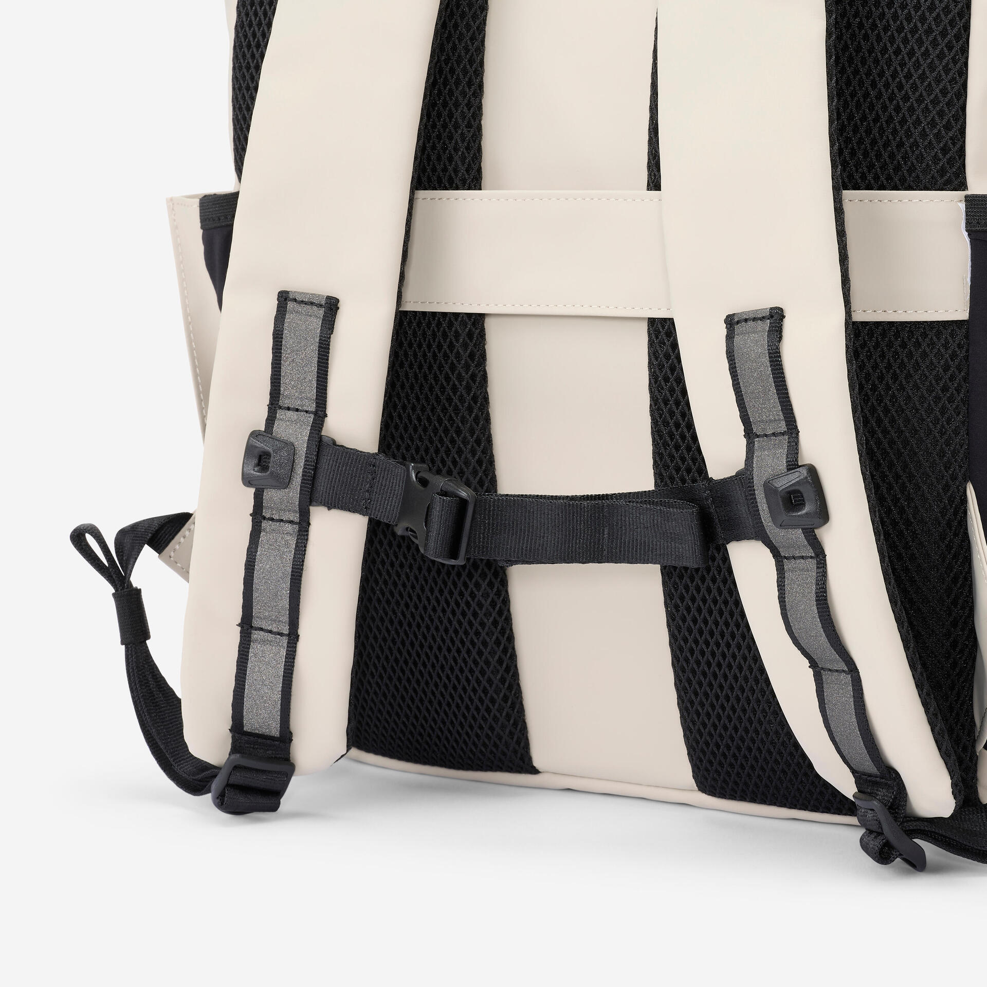 15 L water repellent backpack with laptop compartment