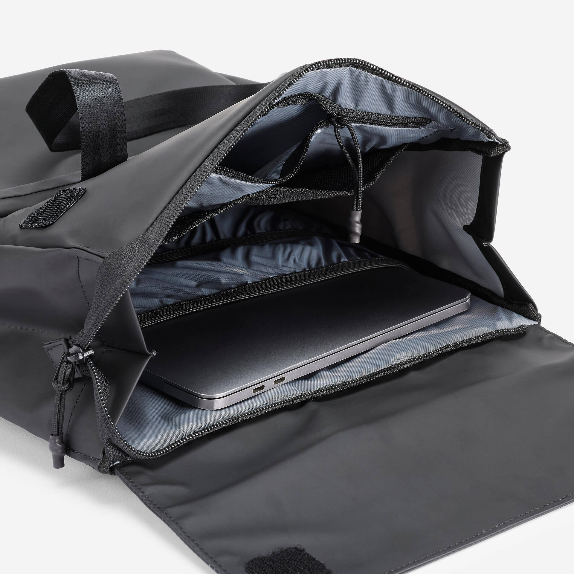 Water Repellent Backpack with Laptop Compartment with 15L capacity - Black