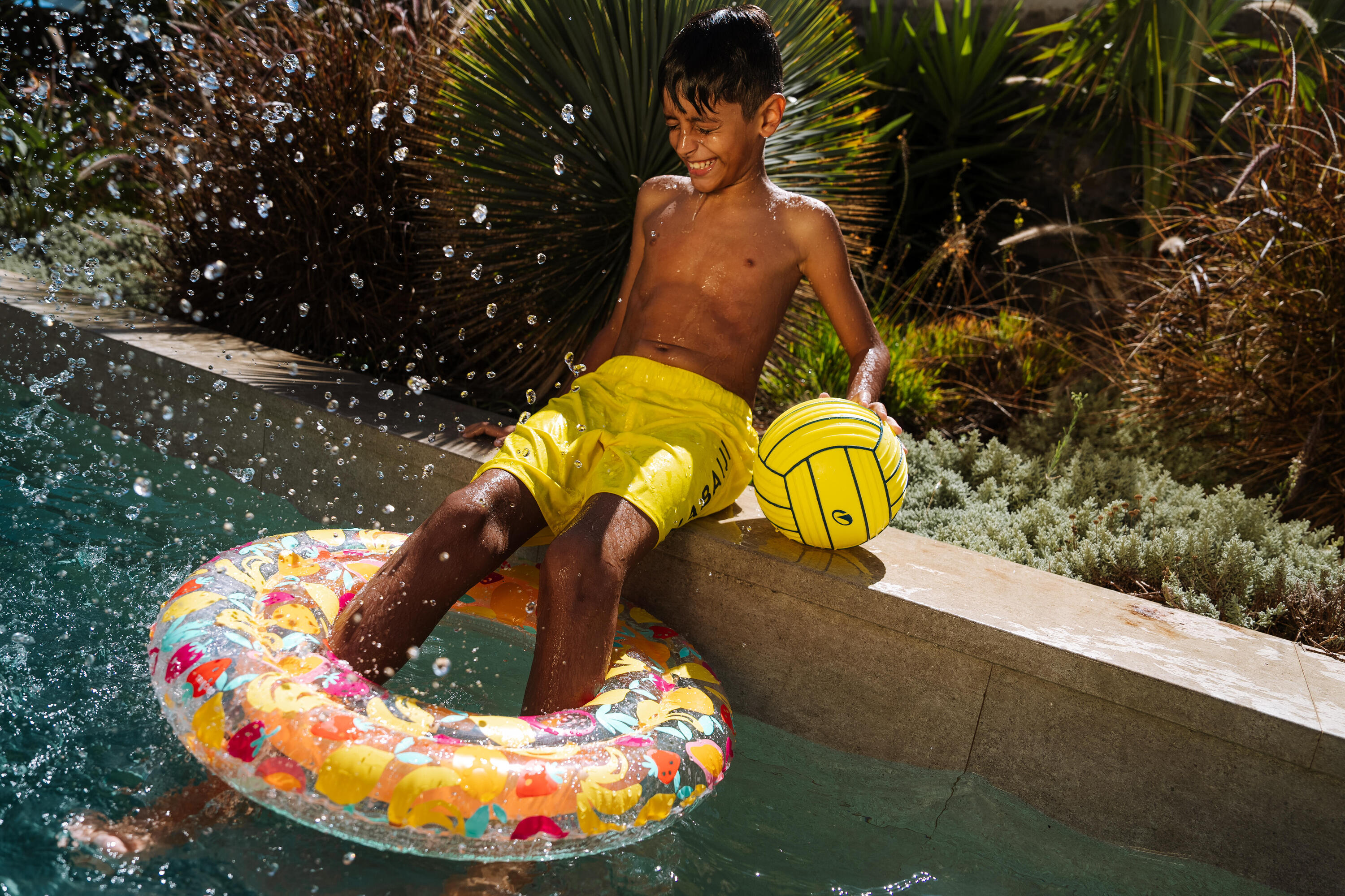 Large grippy pool ball - yellow DECATHLON | Decathlon