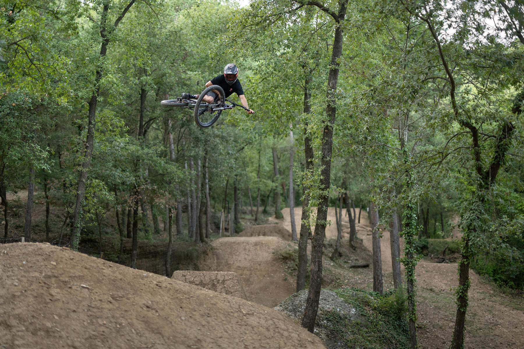 Jak robić triki na rowerze MTB: poradnik dla początkujących