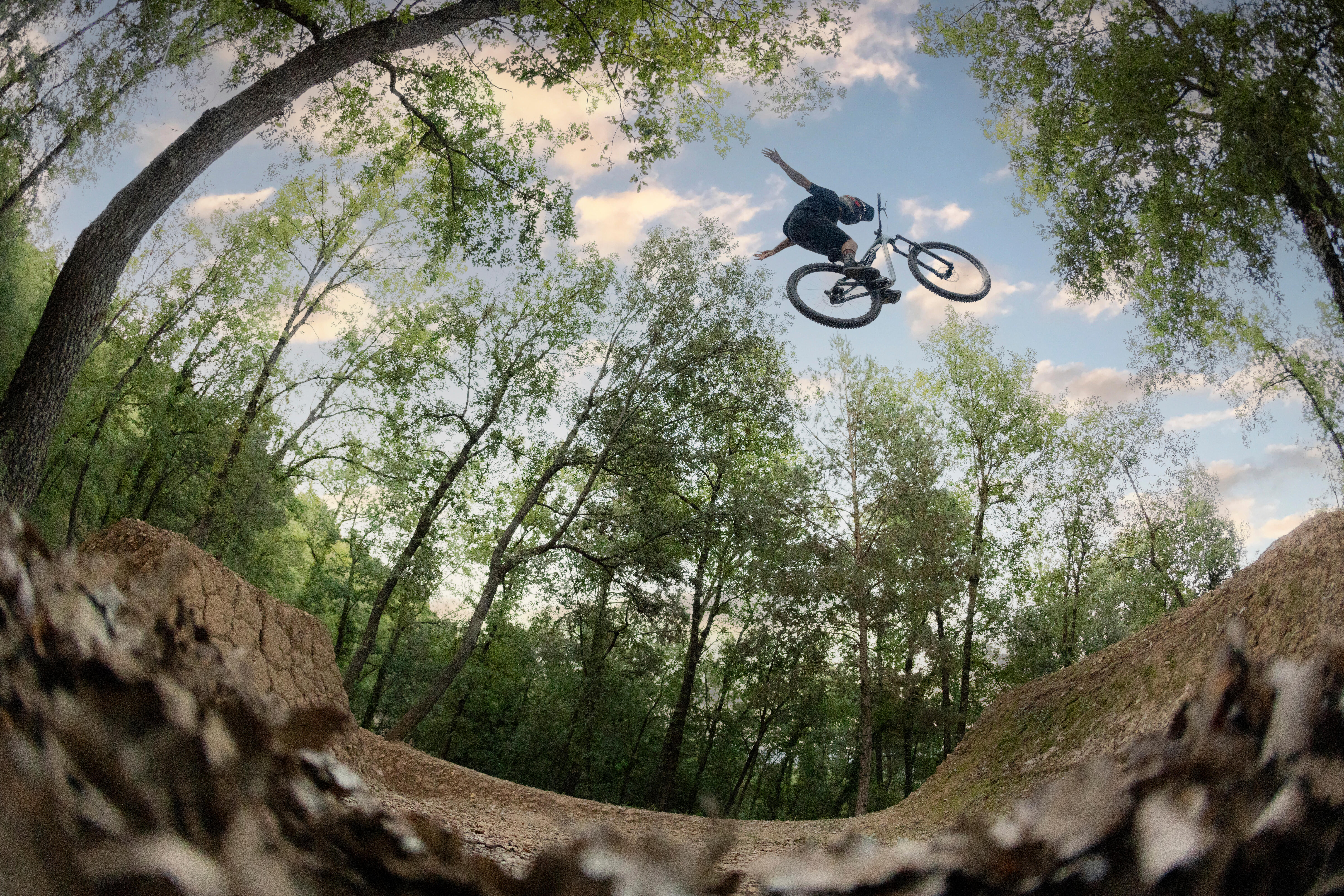 Sprawdź rower dirt, czyli lekki i wytrzymały rower do skakania