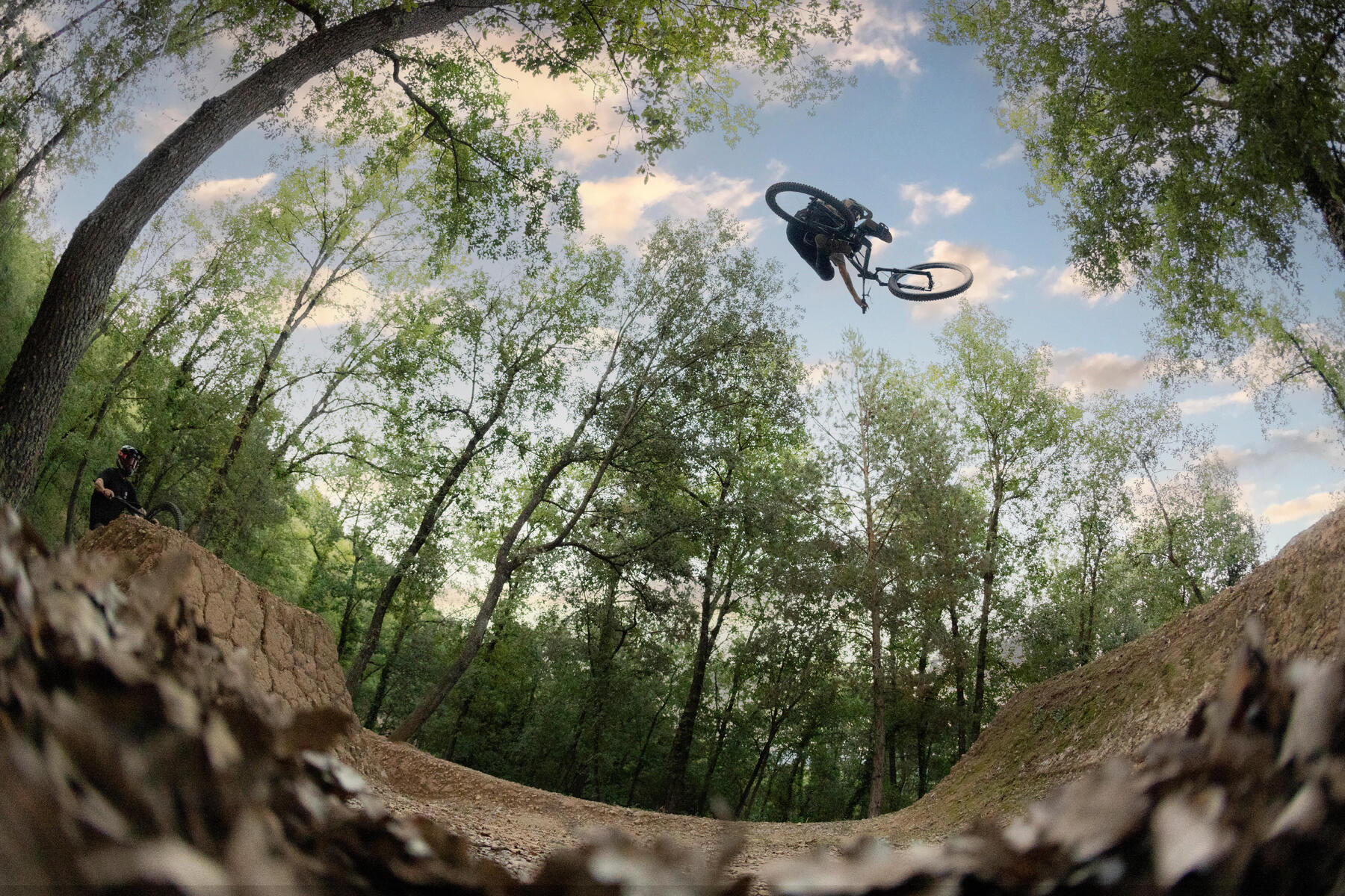 Jak robić triki na rowerze MTB: poradnik dla początkujących