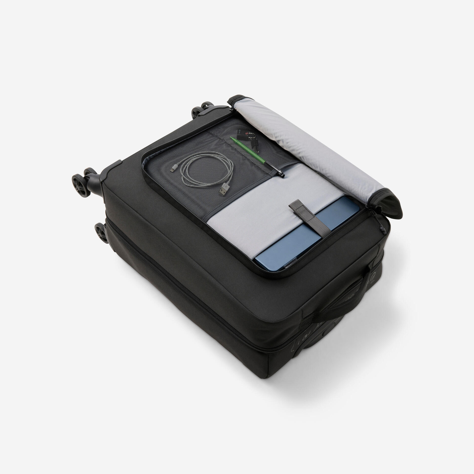 Cabin case with 4 multi-directional wheels 30L