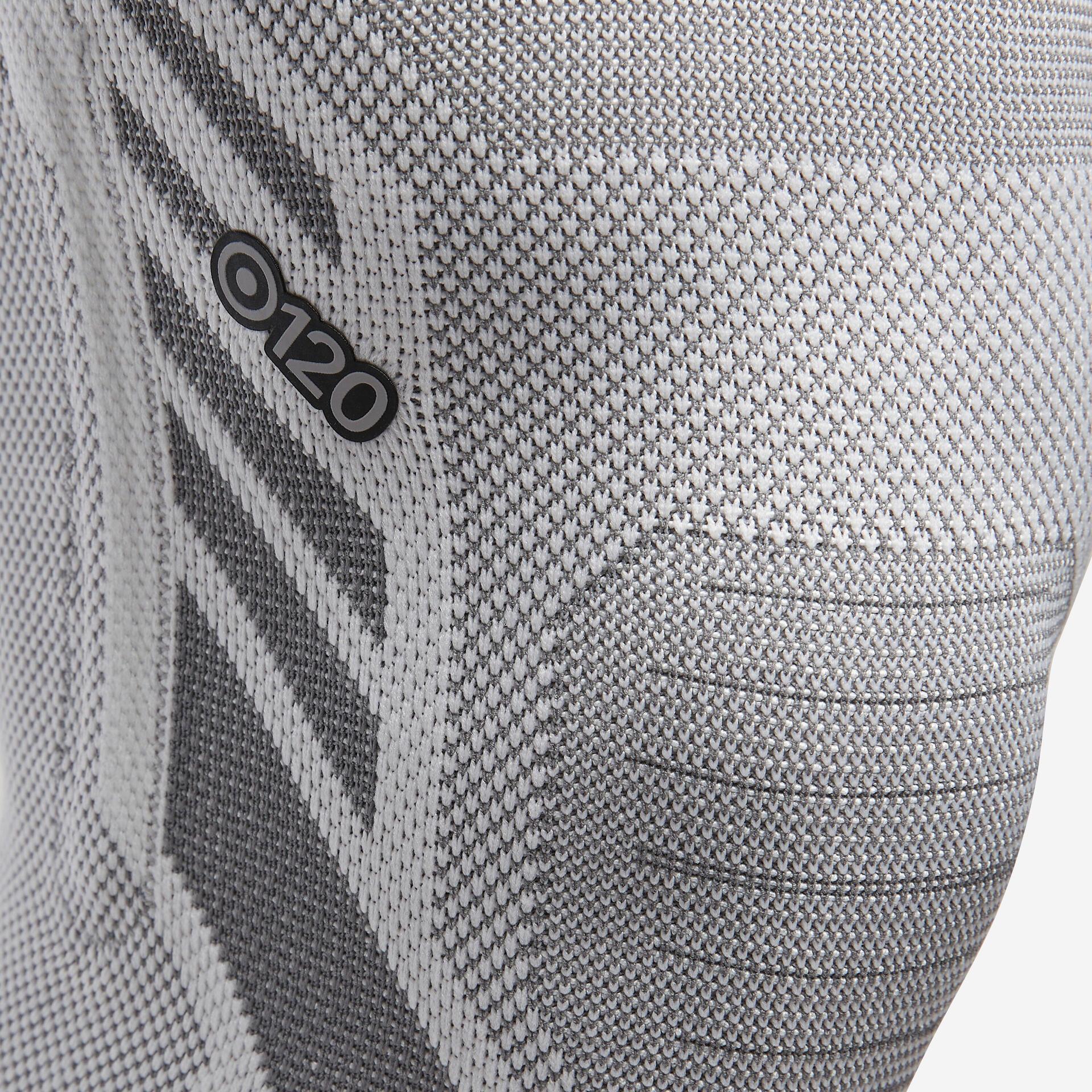 Right or left knee support with side reinforcements
