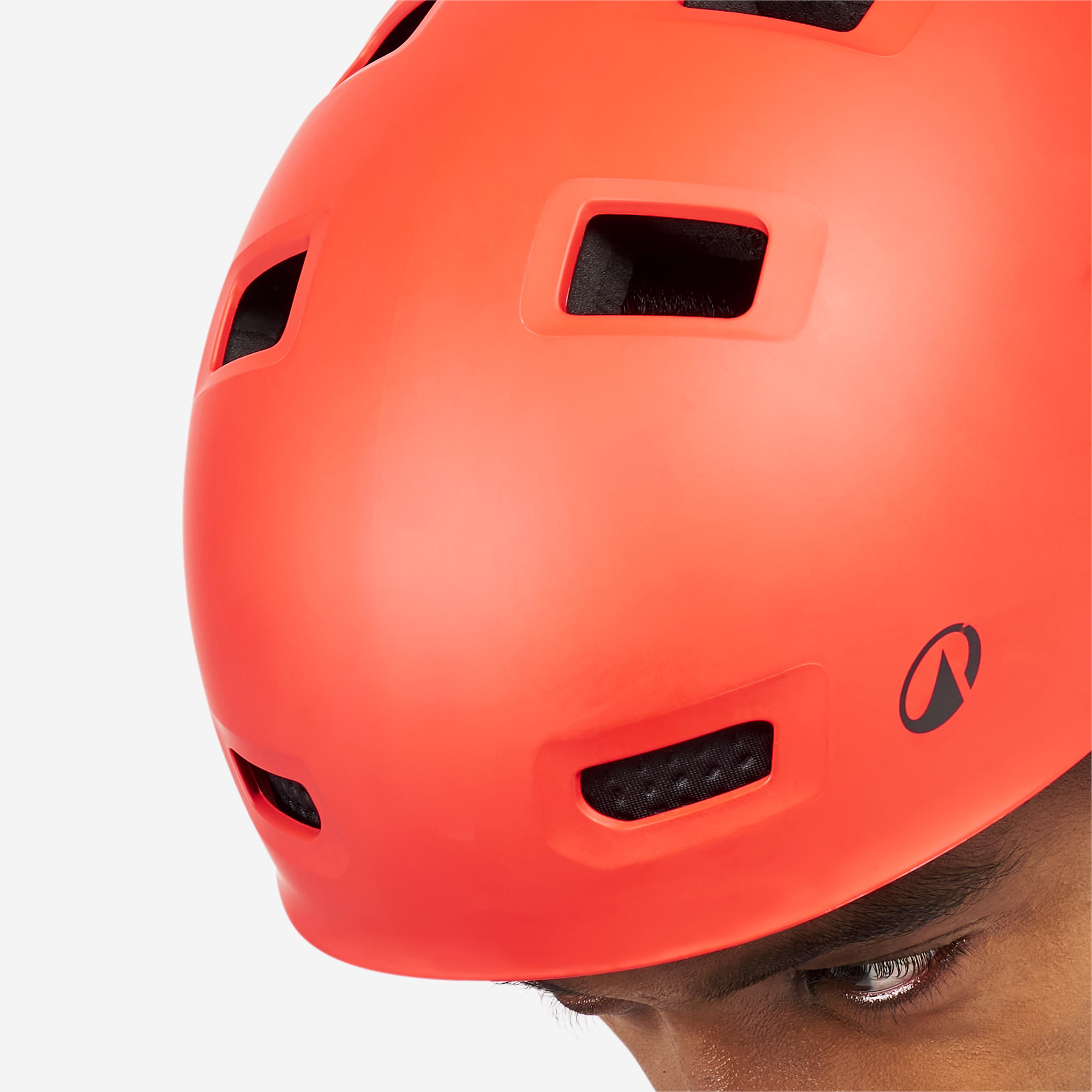 КАСКА ЗА ВОДНИ СПОРТОВЕ (КАЙТСЪРФ, УИНГФОЙЛ, УИЕЙКБОРД) 100, ЧЕРВЕНА ...