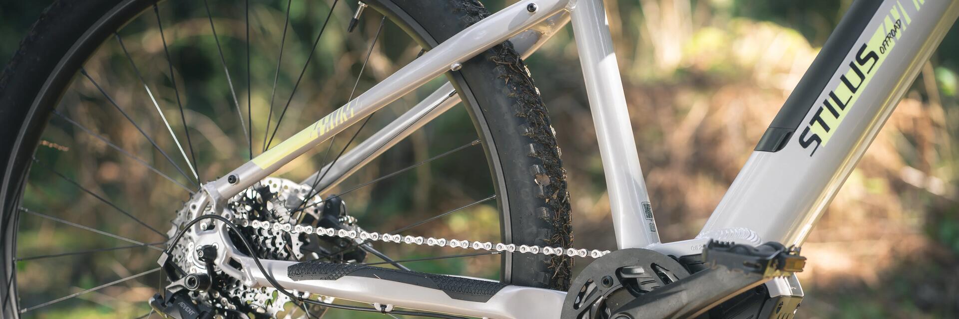 Jak wymienić szprychy w rowerze? Naprawianie koła rowerowego