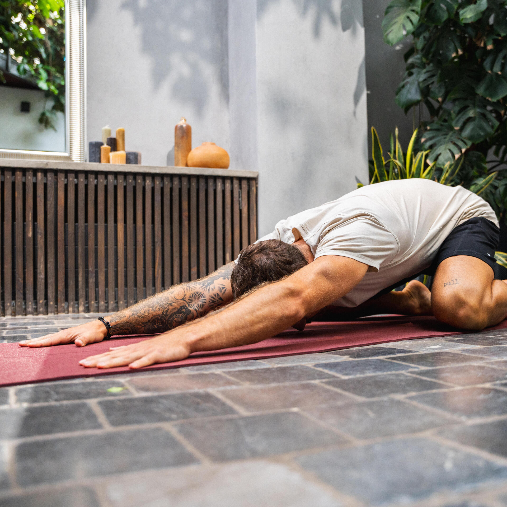 Beginner Yoga Mat 180 cm x 50 cm x 5 mm - Brown