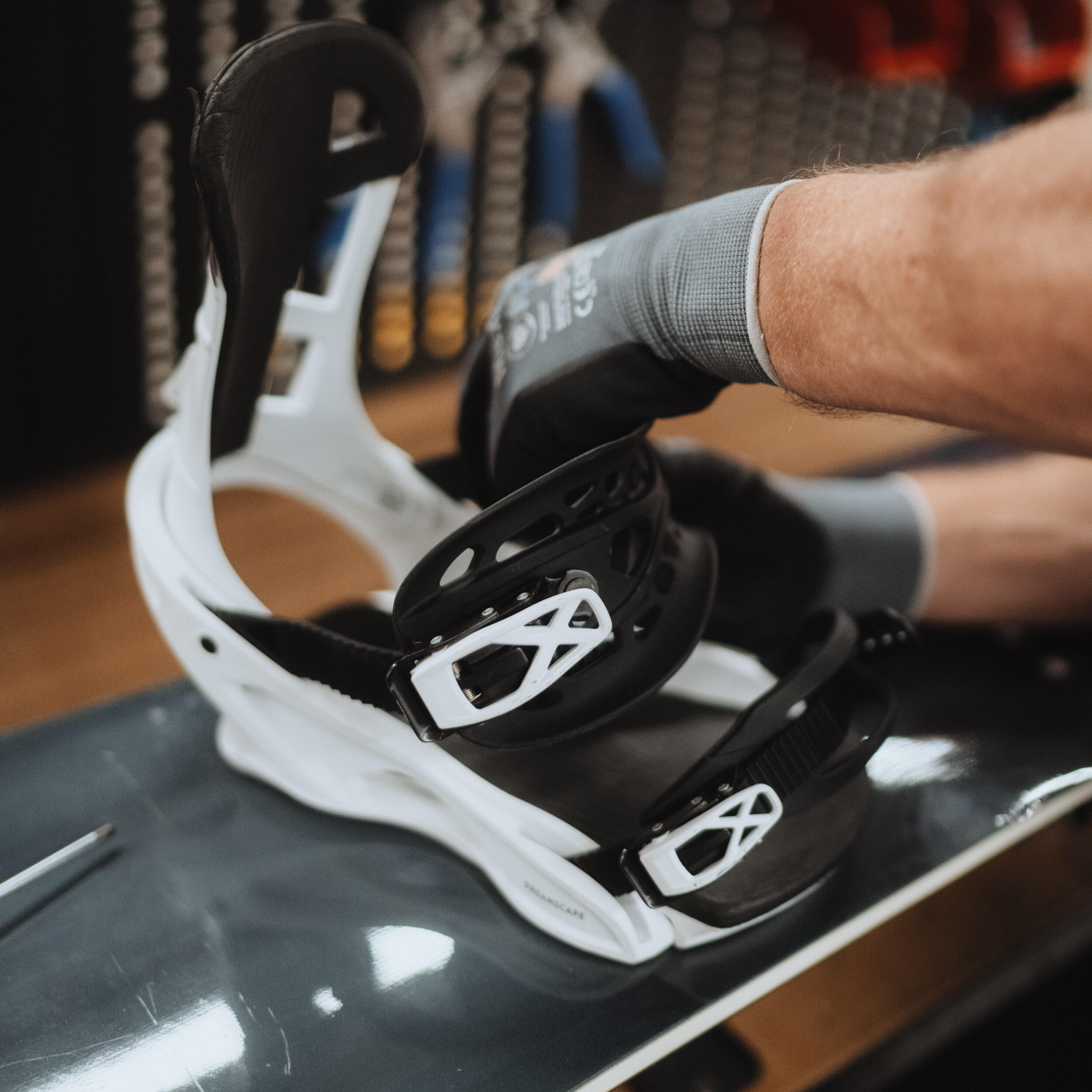 Réparation des fixations snowboard - Workshop - Décathlon