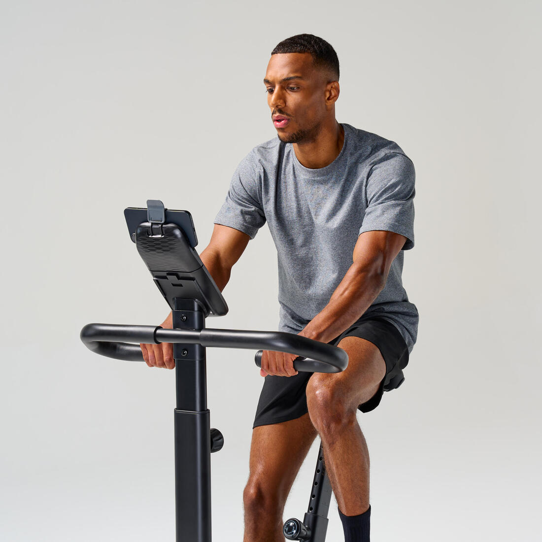 Vélo d'appartement avec résistance motorisée, EB520 B, garanti par ...