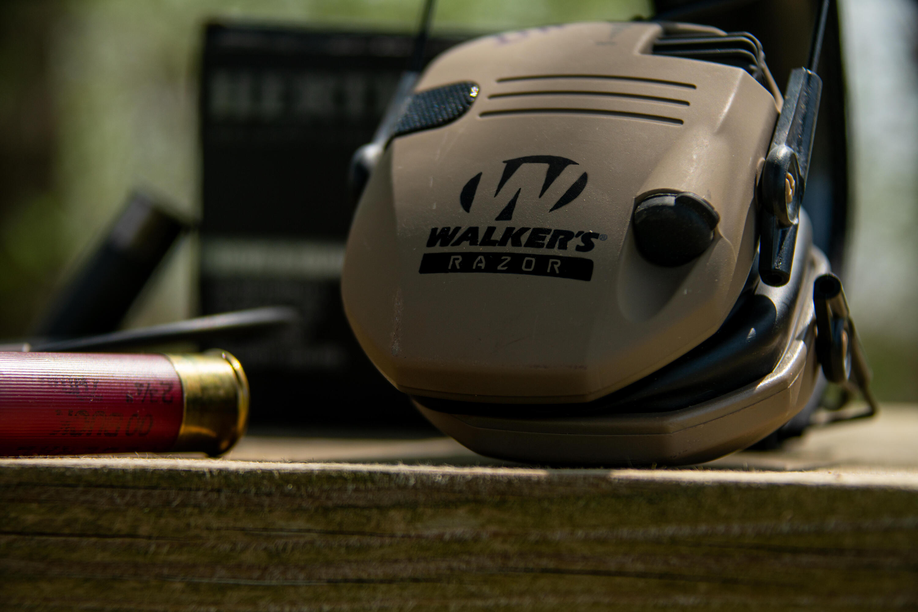 ELECTRONIC NOISE-REDUCING EAR DEFENDERS WALKER’S RAZOR - SAFARI WALKER ...