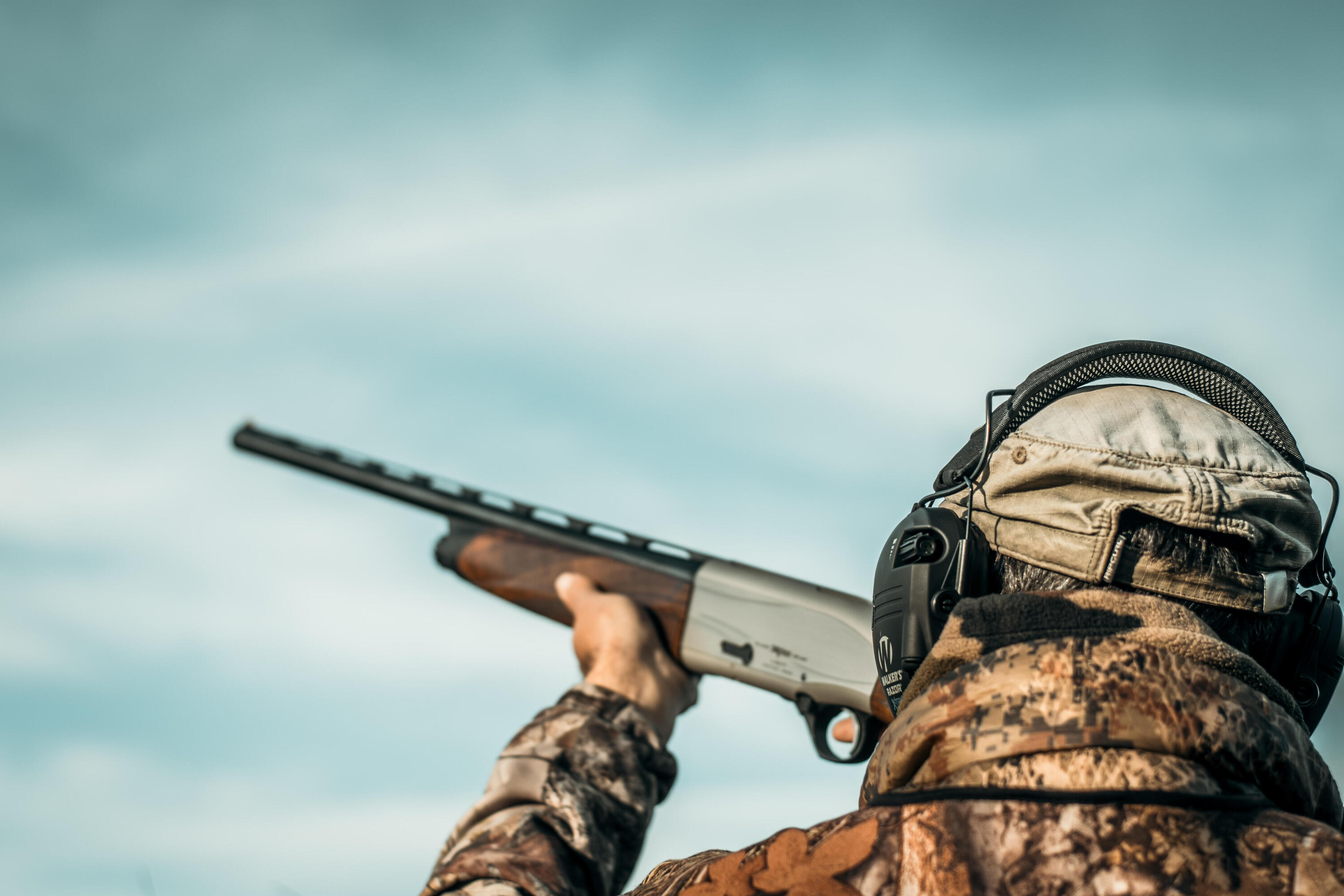 ELECTRONIC NOISE-REDUCING EAR DEFENDERS WALKER’S RAZOR - SAFARI WALKER ...