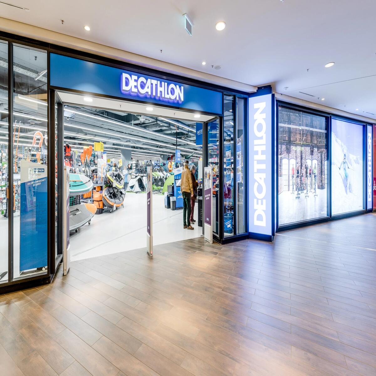 Difference of Standalone, Experience Stores or Click & Collect