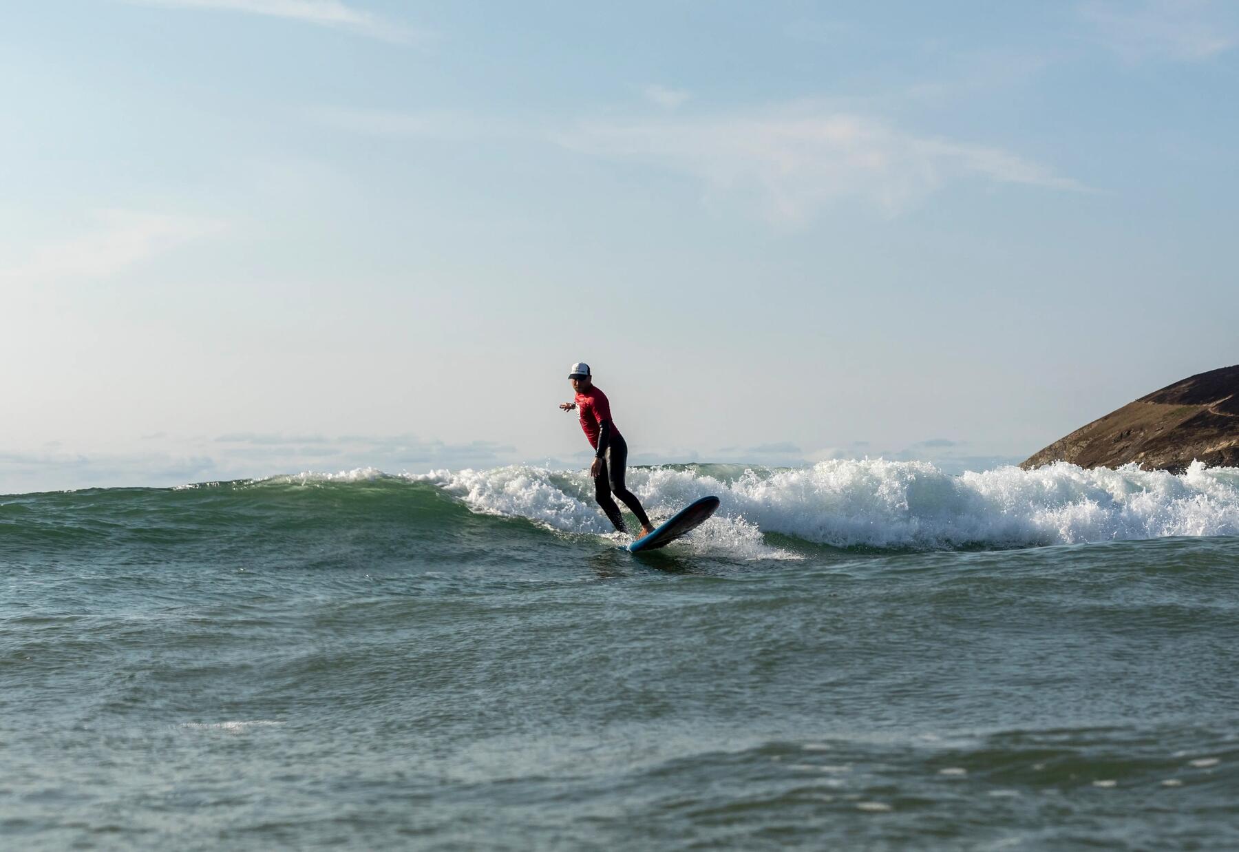 5 Essential Tips to Catch Waves When Surfing
