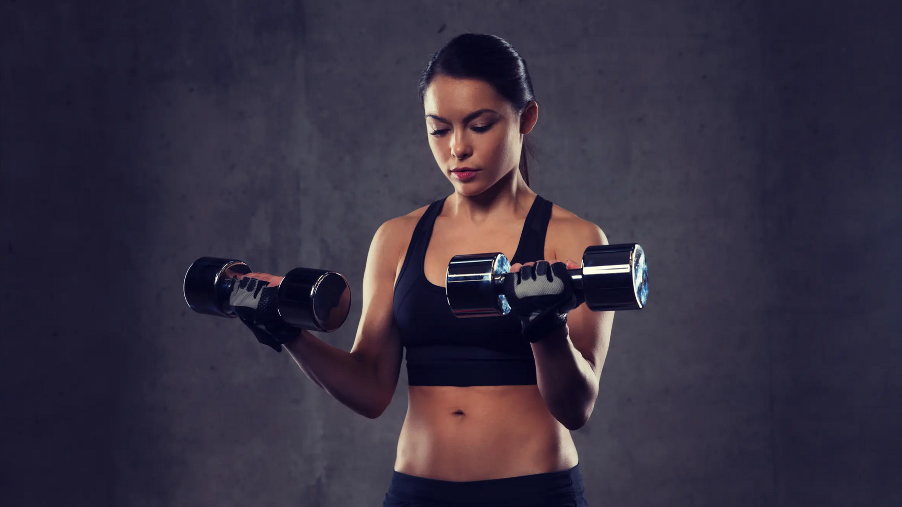 Uginanie ramion z hantlami z supinacją (dumbbell biceps curl)