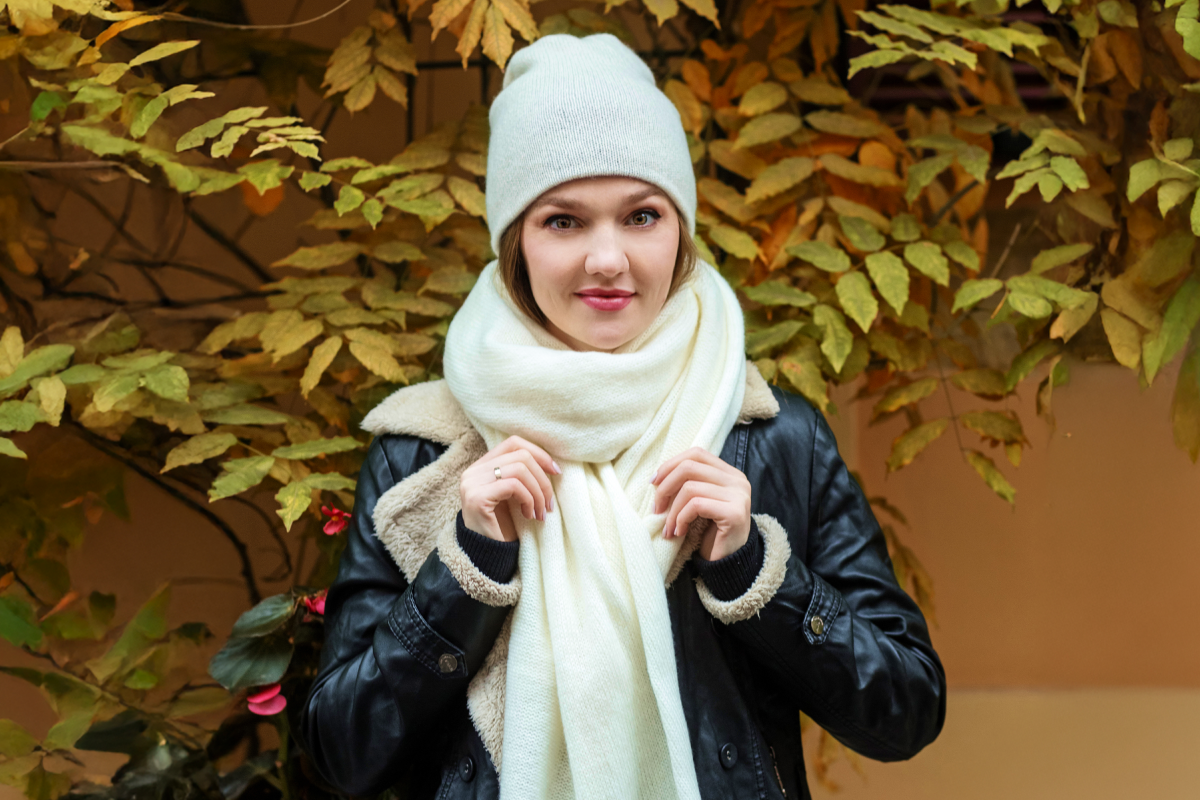 Jak wiązać szalik męski i damski? Sprawdź modne stylizacje!