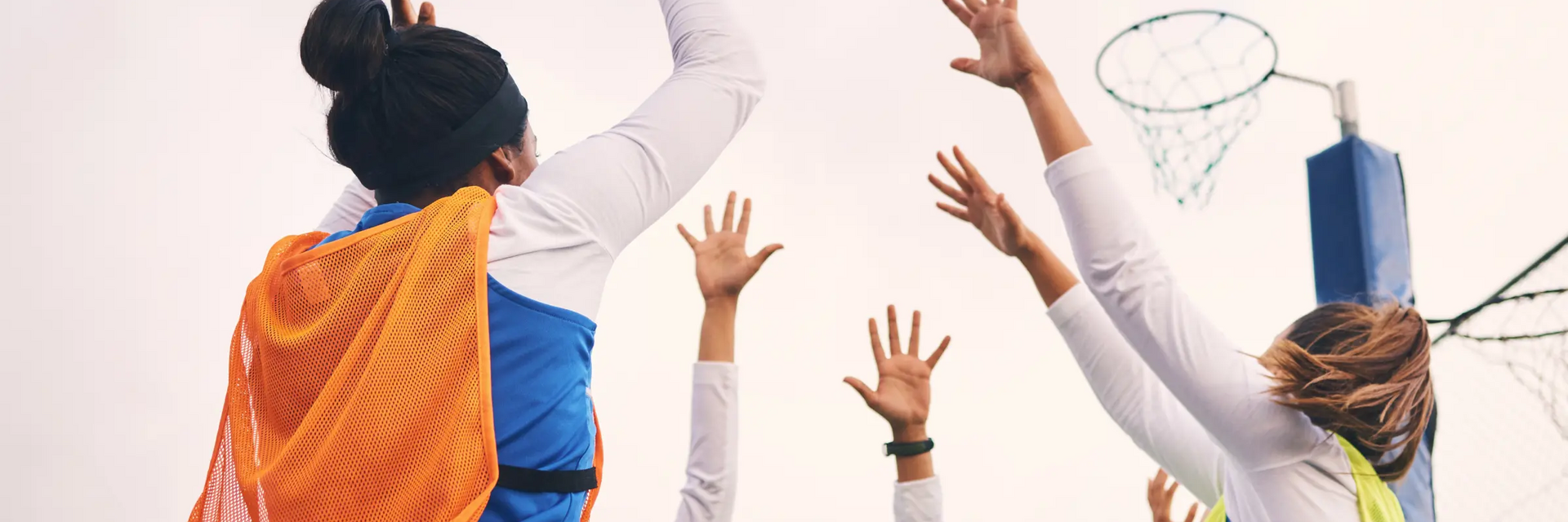 Netball – co to za sport? Co ma wspólnego z koszykówką?