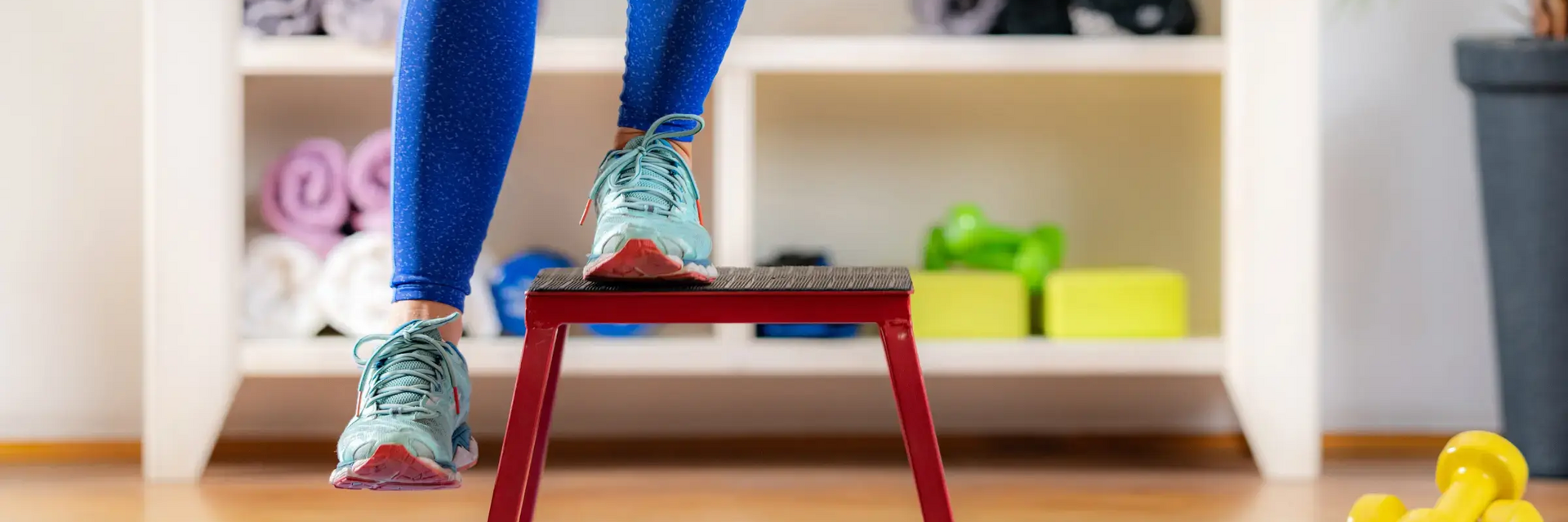 Ćwierćprzysiady jednonóż na stepie (Poliquin Step Ups). Czym są?